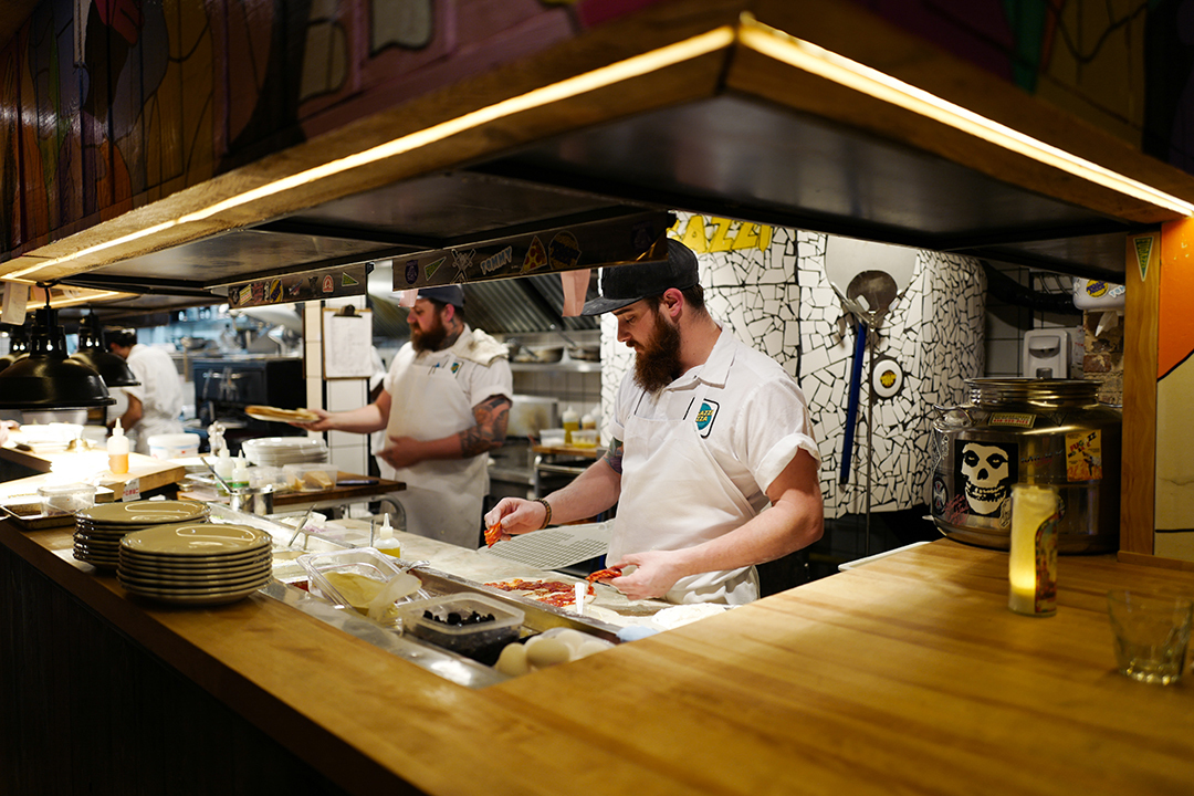 Fugazzi: La pizzeria de Pointe-Saint-Charles qui cache un bar sous les ...