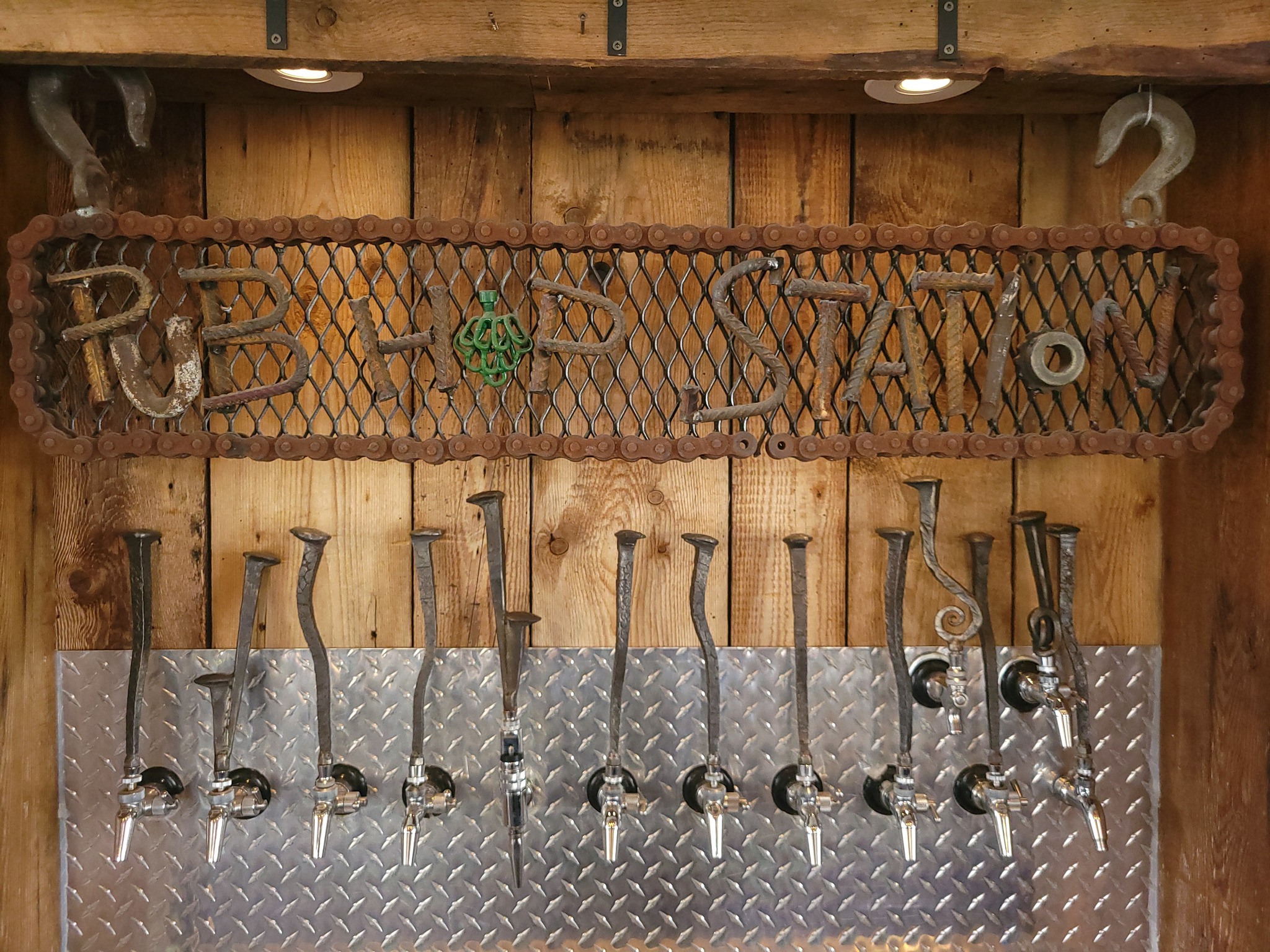 Hop Station et Rues principales | Bière de rivière - Baron Mag