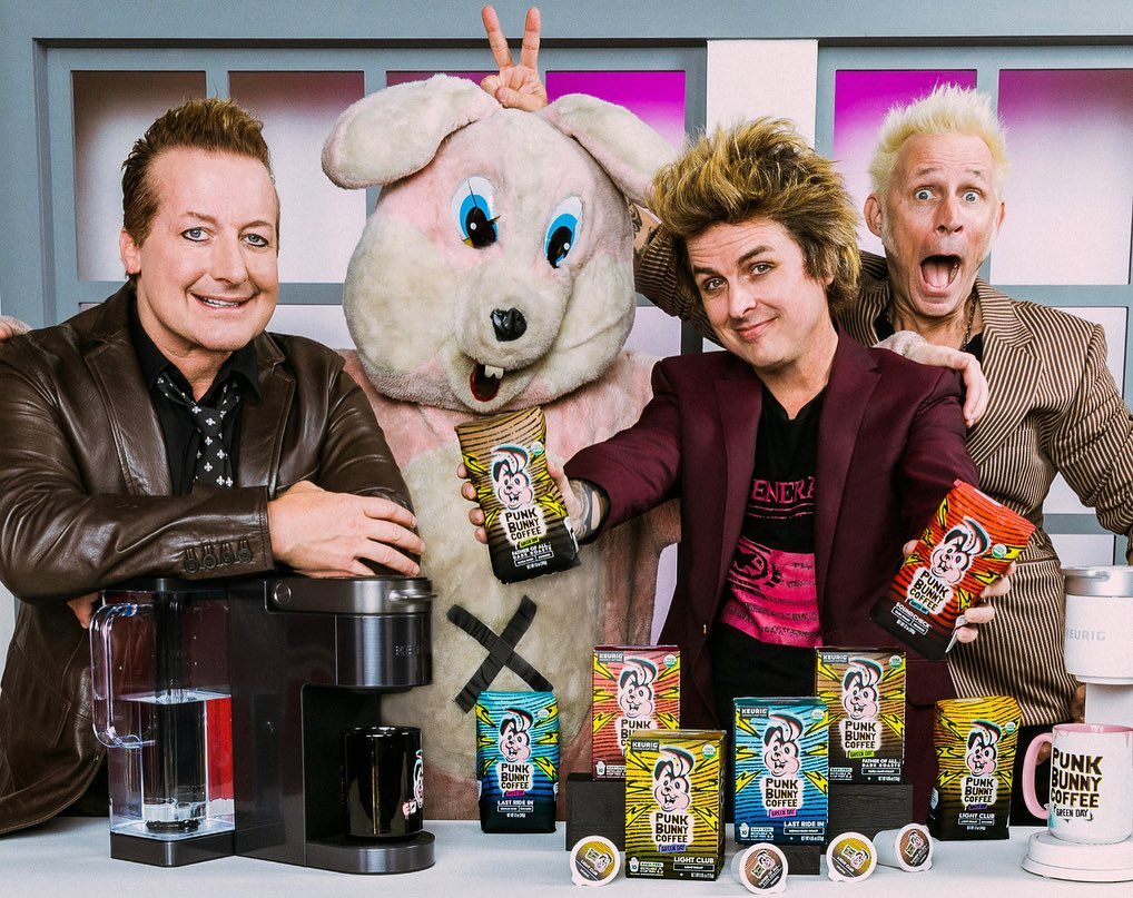 Green Day lance Punk Bunny Coffee : Un café en K-Cup inspiré par leur ...