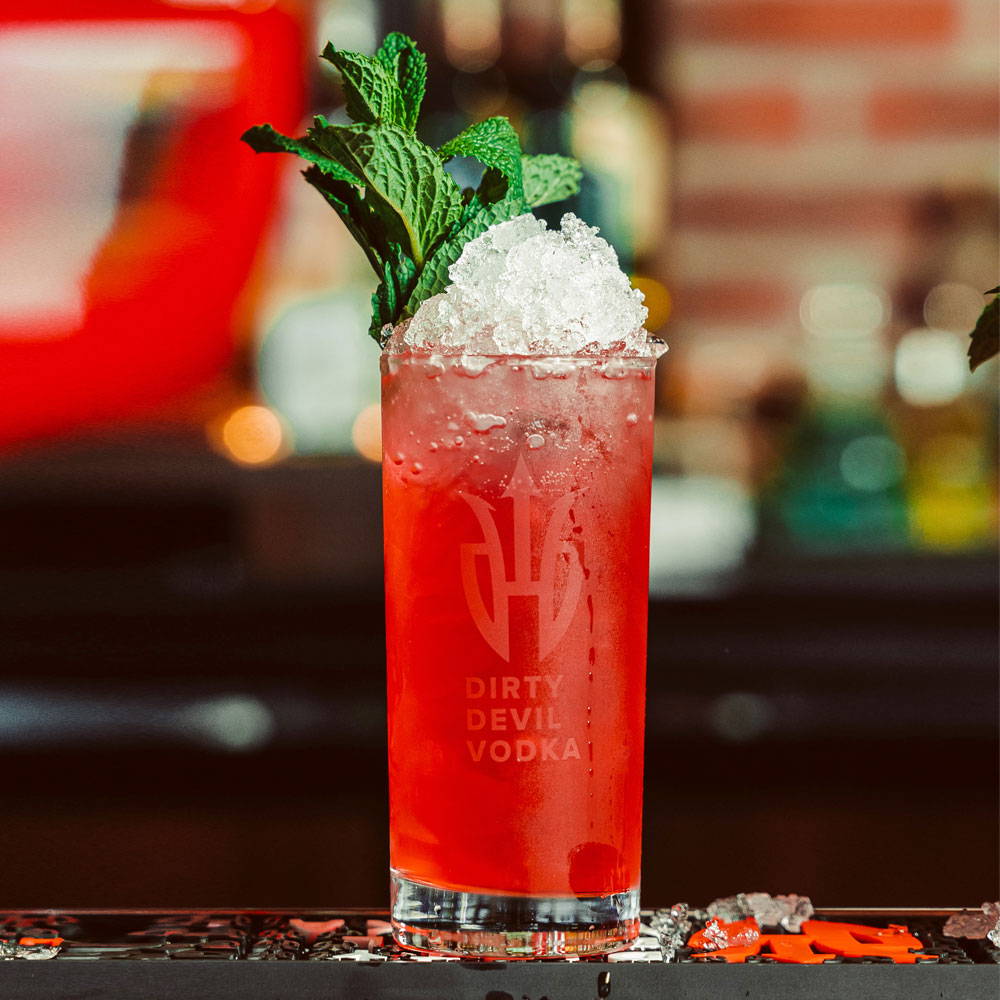 Un Cocktail avec la Vodka Dirty Devil | Cocktail Du Dragon - Baron Mag